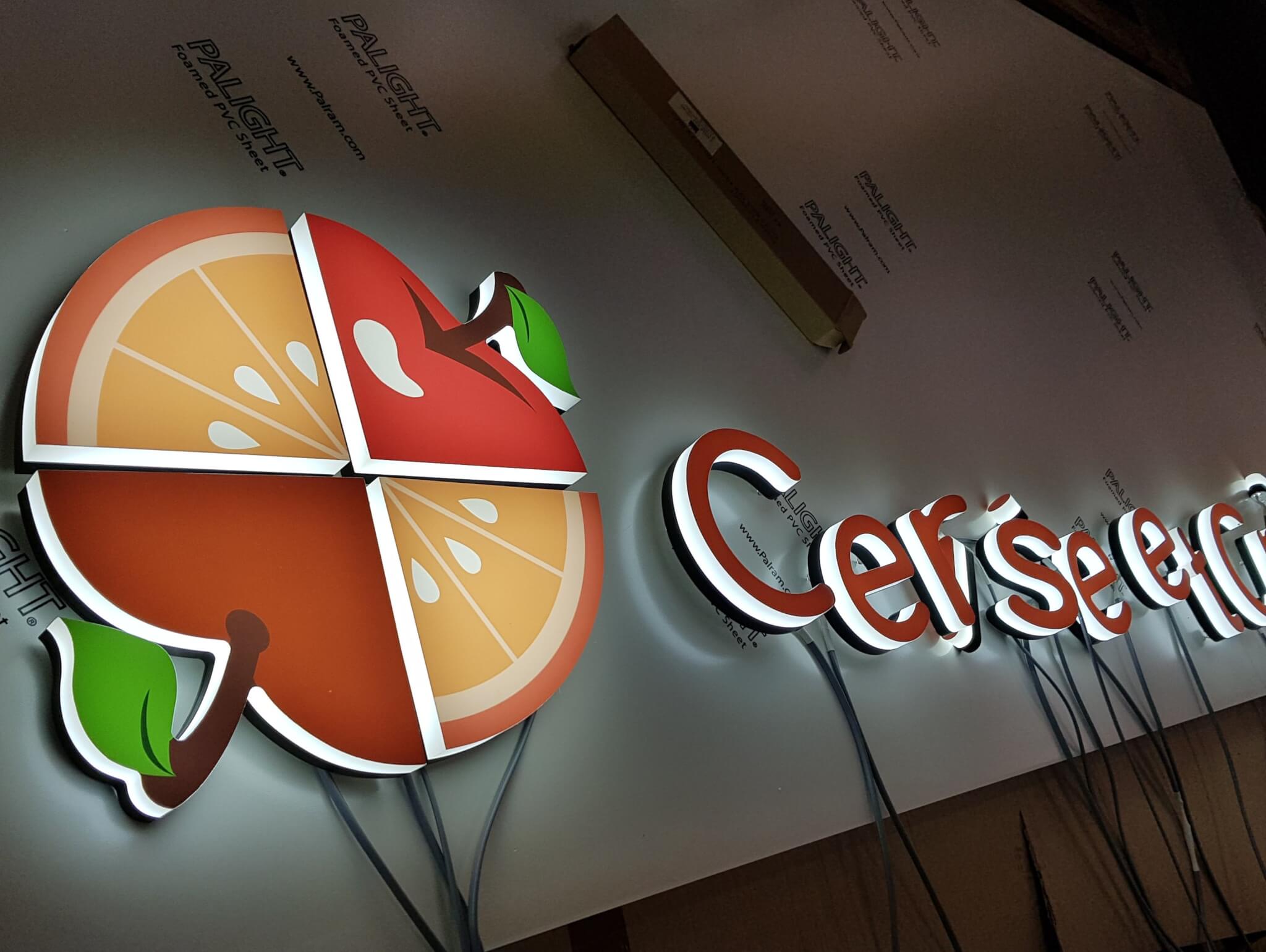 Enseigne Bloc led à Lyon pour Cerise et Création - SES Enseignes et ...