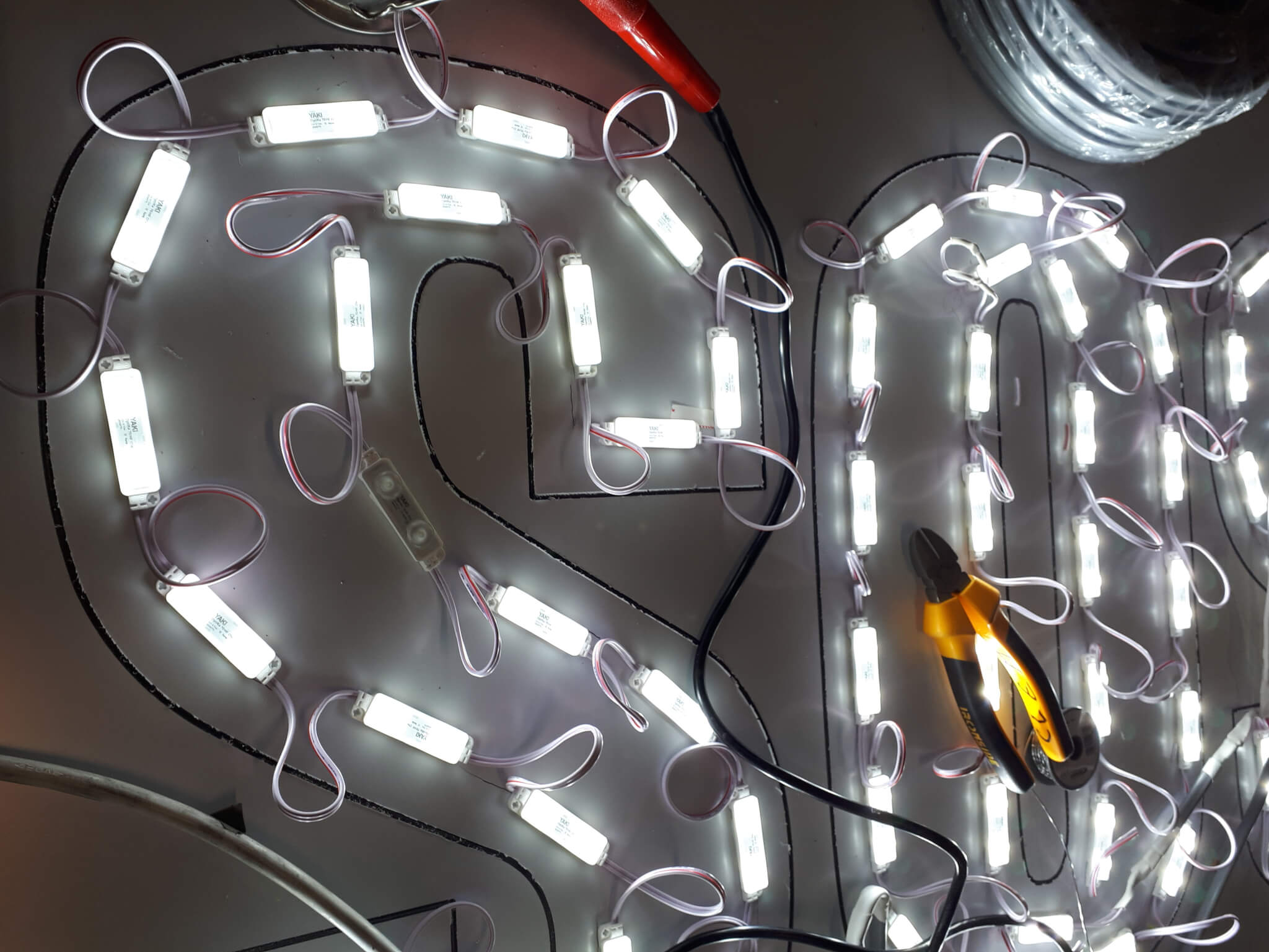 Votre enseigne à Lyon - Led Câblage enseigne lumineuse led - SES Grigny ...