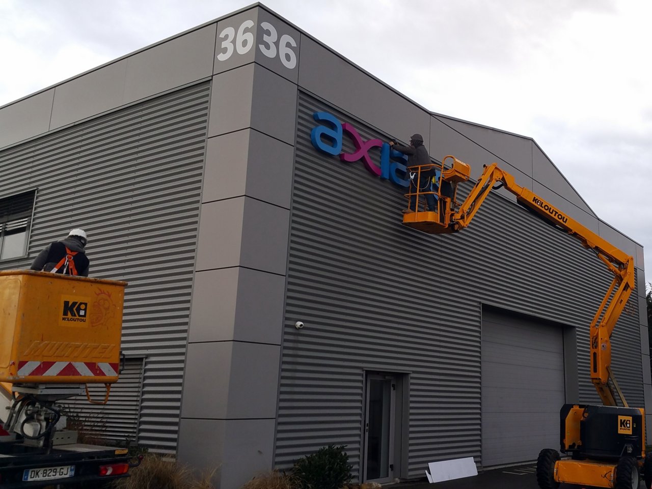 Enseigne Axians Lyon - SES Enseignes et Signalétiques